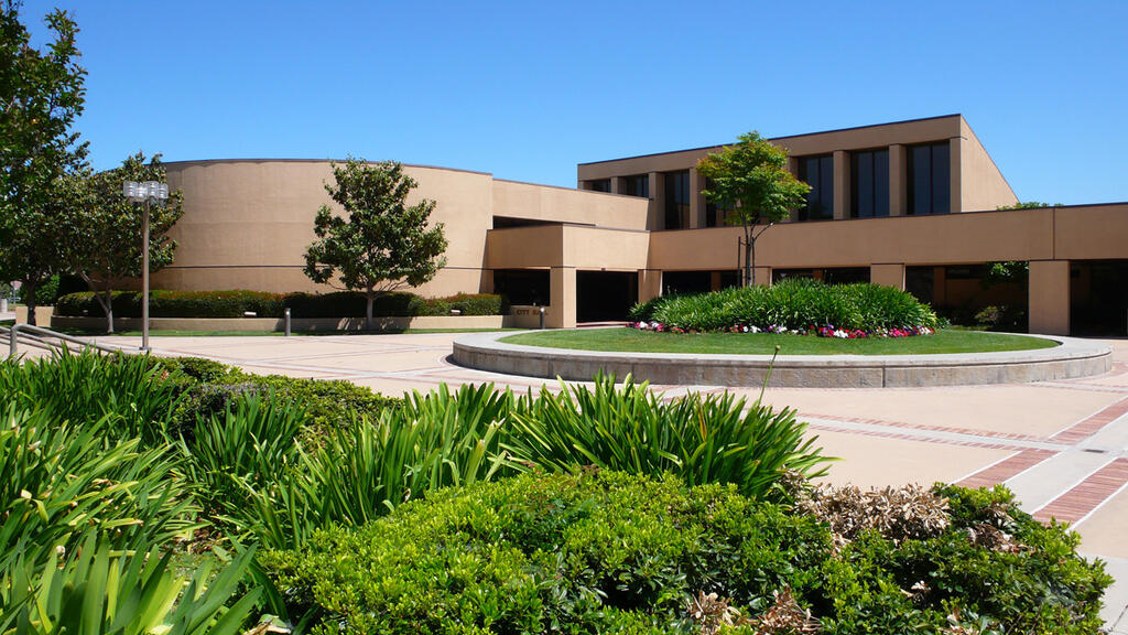 Friday Night Dances Return to the Simi Valley Senior Center