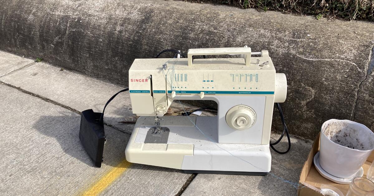 Singer Sewing Machine for Free in Baltimore, MD | For Sale & Free ...