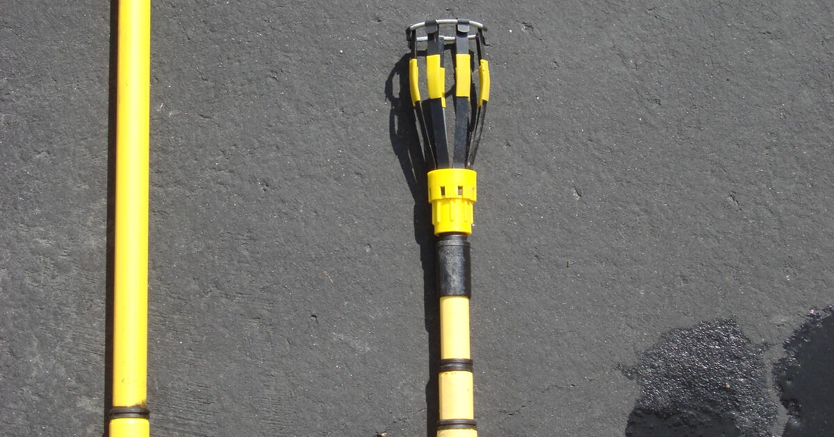 LIGHT BULB CHANGING POLE for $10 in Aurora, IL | For Sale & Free — Nextdoor