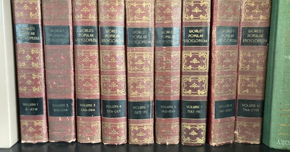 Vintage set of World's Popular Encyclopedia, published 1937. Complete ...