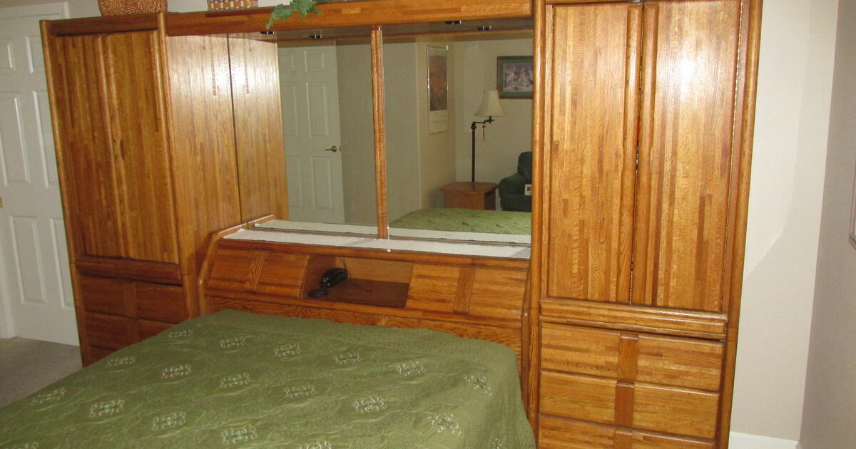 Boyd Oak Bedroom Set 2 Pc for $1999 in Carson City, NV | For Sale ...