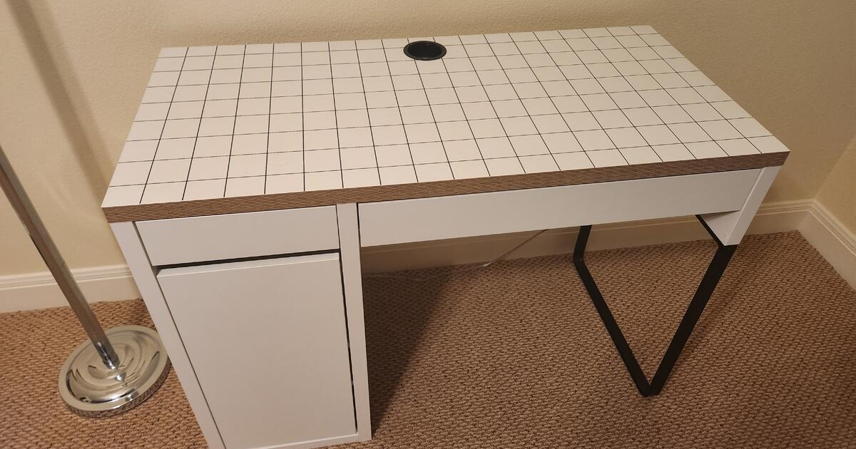 Small White Desk for $50 in Lockhart, TX | For Sale & Free — Nextdoor