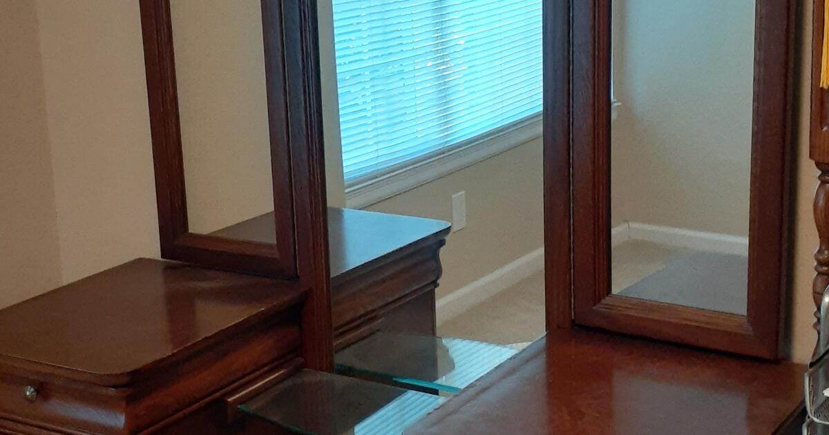 Vanity hardwood in good shape for $60 in Aurora, CO | Finds — Nextdoor