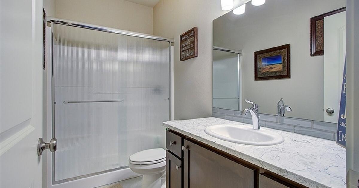 $800 - Furnished Room for rent in 5 Bedroom 3 Bathroom House In ...