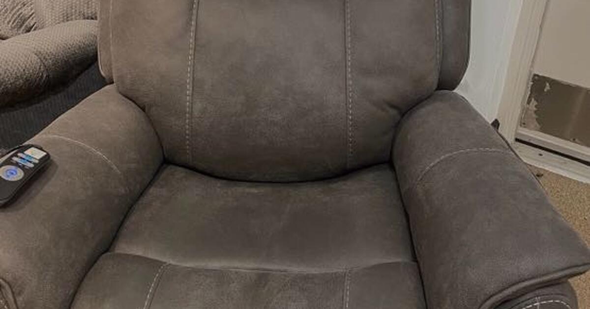 Power lift recliner $750.00 for $750 in Davis, IL | For Sale & Free ...