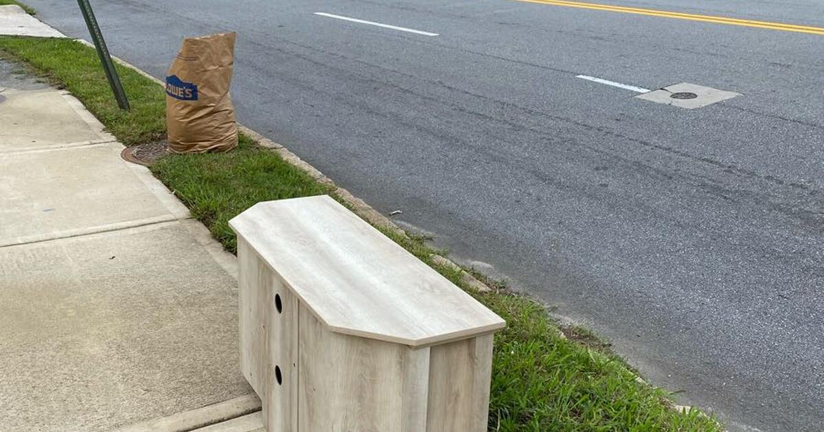 CURB ALERT: Free 60” tv stand. for Free in Atlanta, GA | For Sale ...