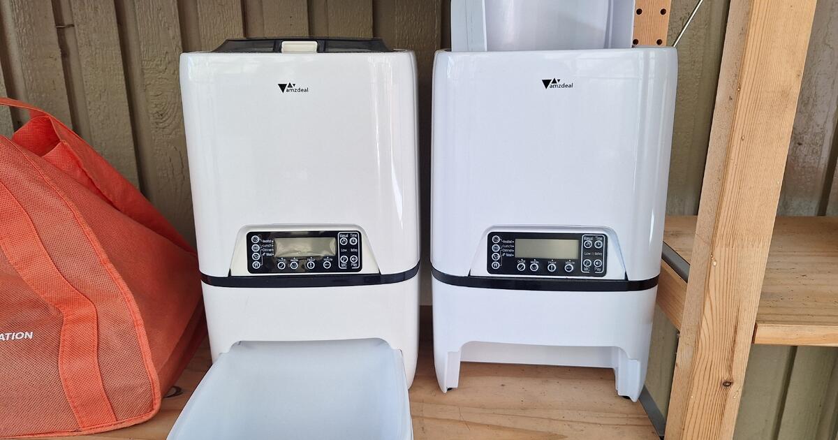 2 Timed Kibble Feeders for $25 in Temple Terrace, FL | For Sale & Free ...