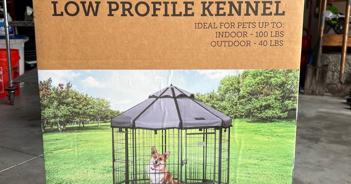 Round 4’ kennel with gazebo roof for $70 in Lutz, FL | For Sale & Free ...