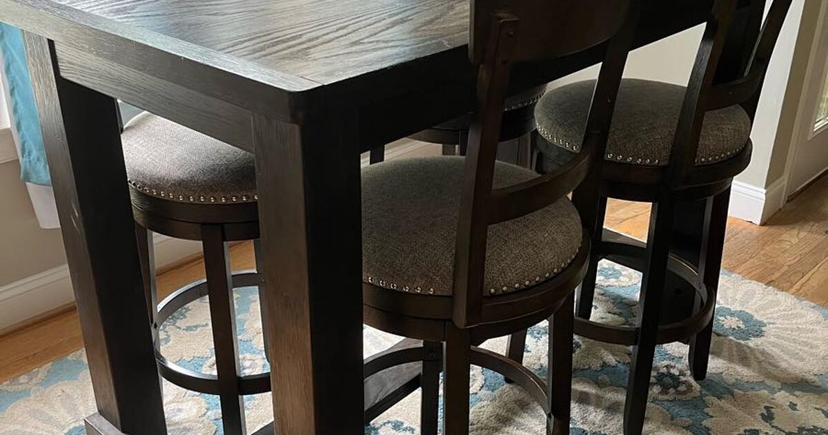 Kitchen table with 4 stools, two additional stools and a matching side ...