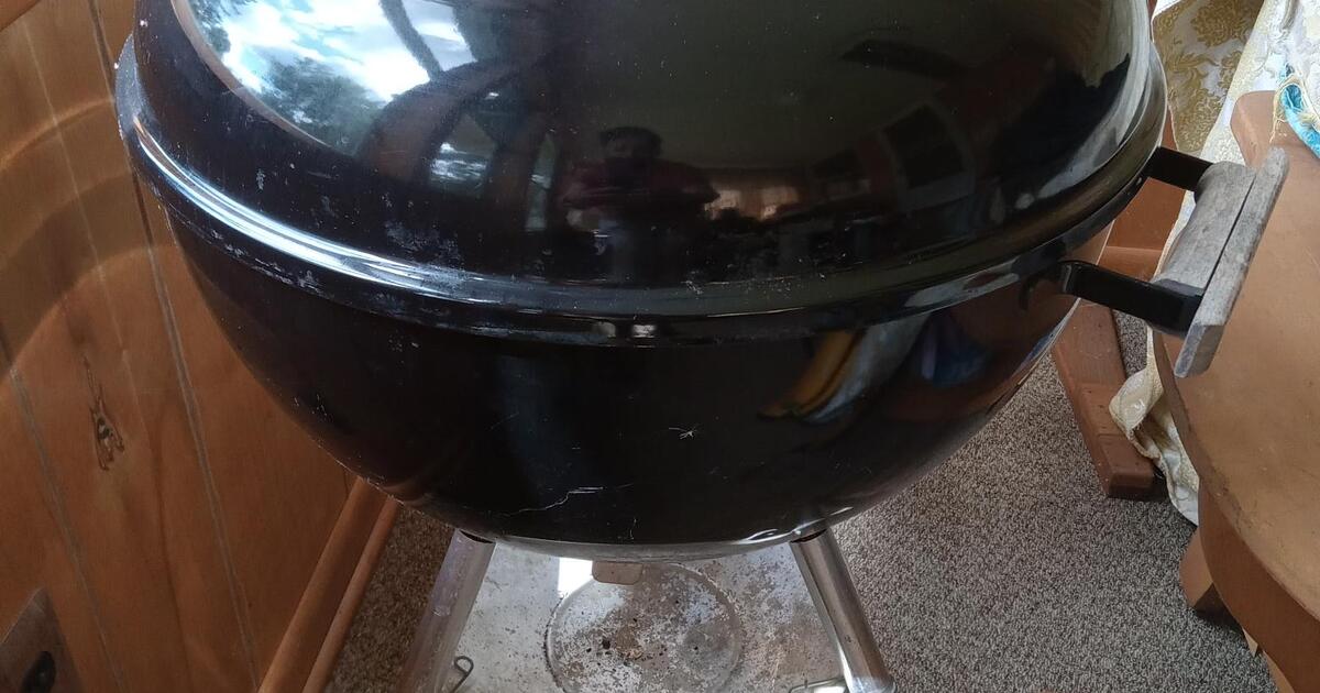 18" WEBER KETTLE GRILL WITH COVER for $50 in East Aurora, NY | For Sale ...