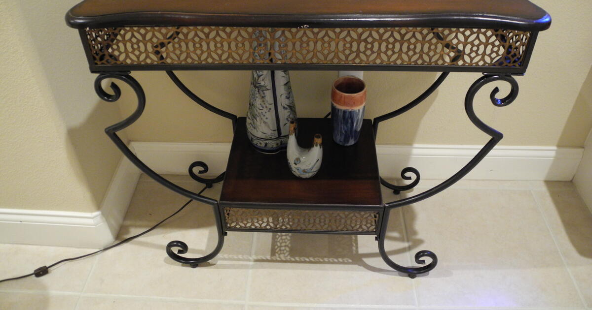 Accent Table for $15 in Wichita, KS | For Sale & Free — Nextdoor