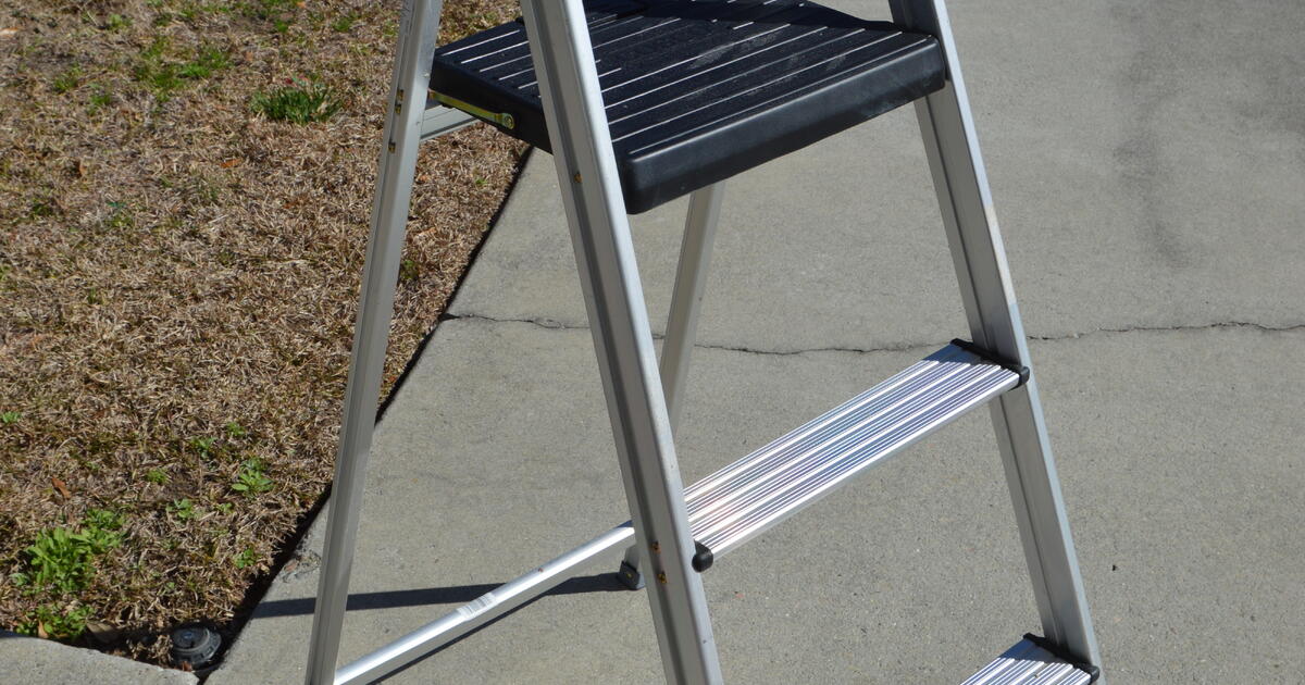 Cosco 5' Lite Solutions Aluminum Step Ladder for $30 in Bluffton, SC ...