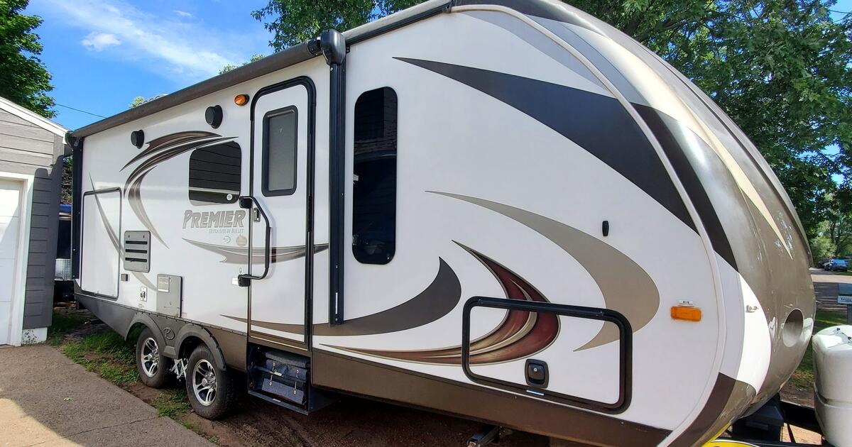 REDUCED PRICE! 2015 Keystone Bullet Premier 22RBPR Ultra Lite Camper with an Outdoor Kitchen for ...