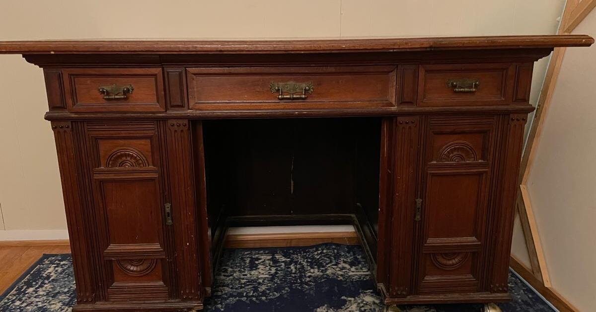 Beautiful Wooden Desk for Free in Silver Spring, MD | For Sale & Free ...