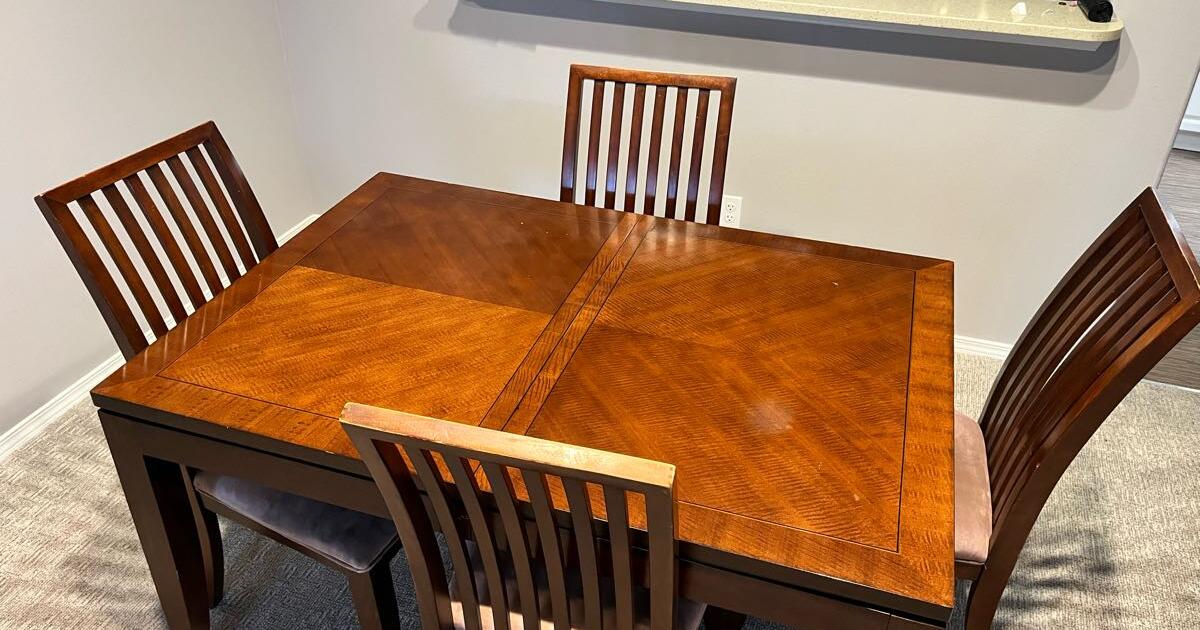 Nice Table Chairs Need TLC For Free In Redmond WA For Sale Free nice-table-chairs-need-tlc-for-free-in-redmond-wa-for-sale-free