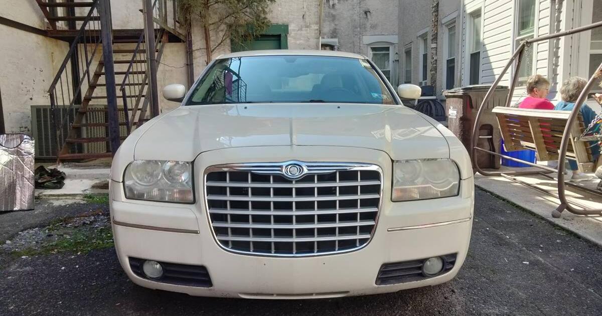 2005 Chrysler 300 limited mileage 93000 with new tire for $900 in Boaz ...