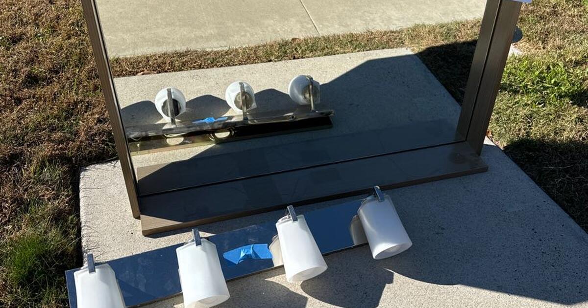 Curbside giveaway! Bathroom Mirror with Light Fixture for Free in ...
