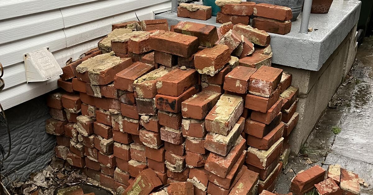 Used red bricks - free for Free in Cincinnati, OH | For Sale & Free ...