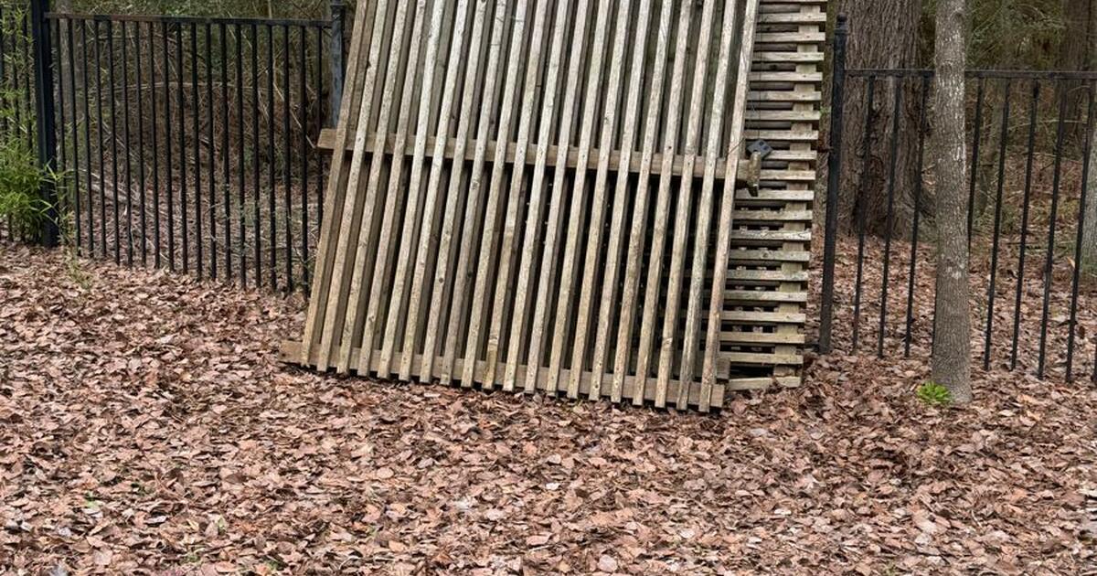 Decorative wood structures for Free in Magnolia, TX | For Sale & Free ...