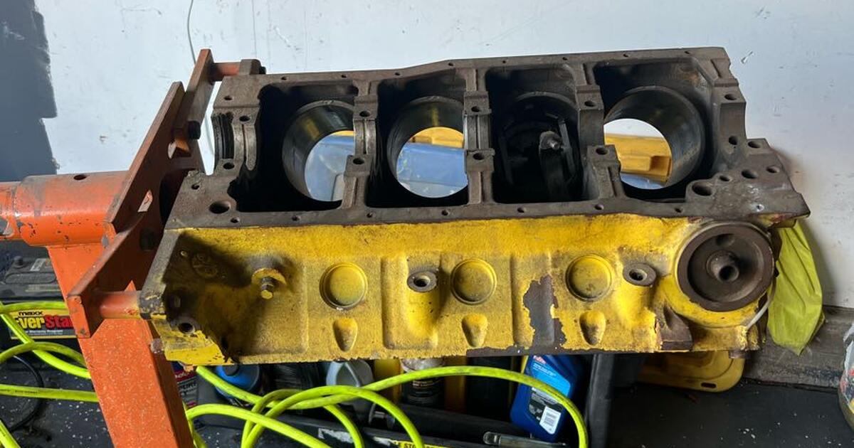302 Engine Block on Stand with two heads for Free in Canyon Lake, CA ...