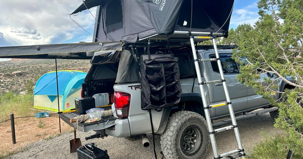 iKamper SkyCamp 3.0 Mini Rocky Black Shell rooftop tent w/ shoe/gear ...