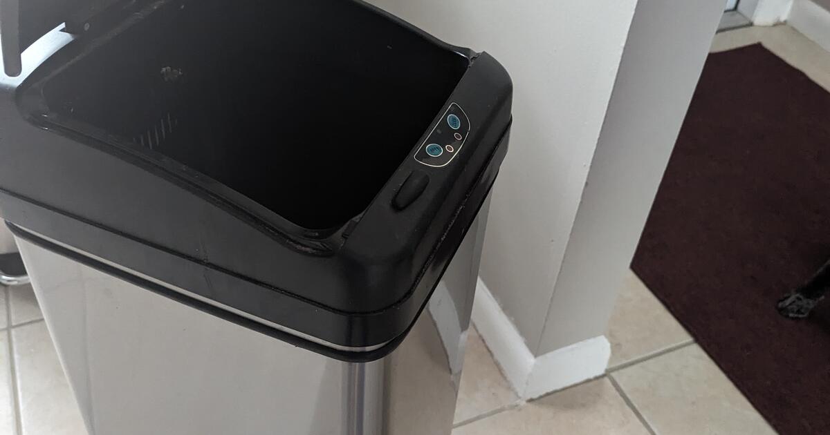 Battery operated I touchless garbage can for Free in Lake Worth, FL ...