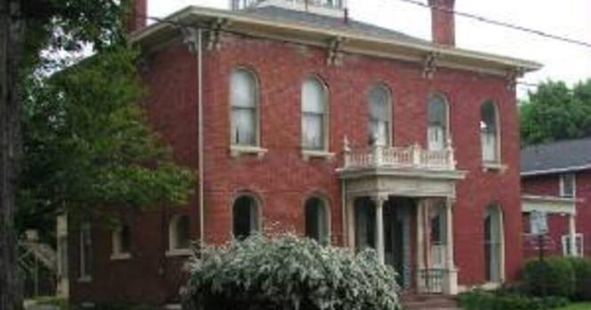 520 sq. ft./ Second level Unit with hide-a-way Kitchenette for $700 in ...