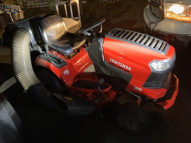 CRAFTSMAN T210 Turn Tight 18-HP Hydrostatic 42-in Riding Lawn Mower ...