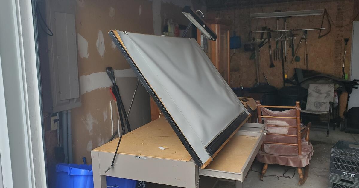 Drafting Table for $100 in Oconomowoc, WI | Finds — Nextdoor