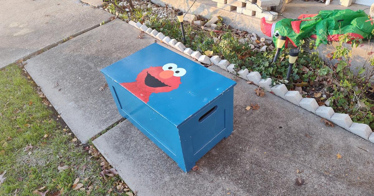 Wooden Elmo Toy Box for Free in Richardson, TX | For Sale & Free — Nextdoor