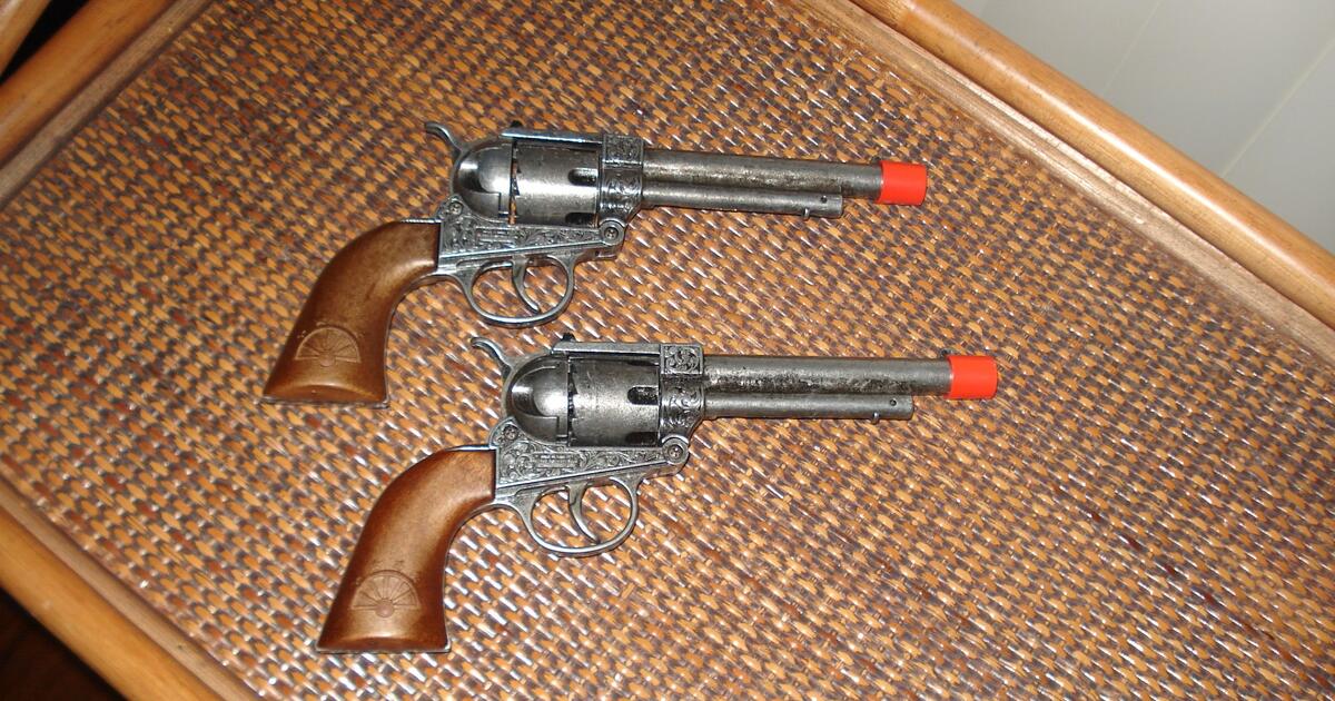 Set of 2 Edison Giocattoli Cap Gun Toy Pistol Revolving 12 shot Italy ...
