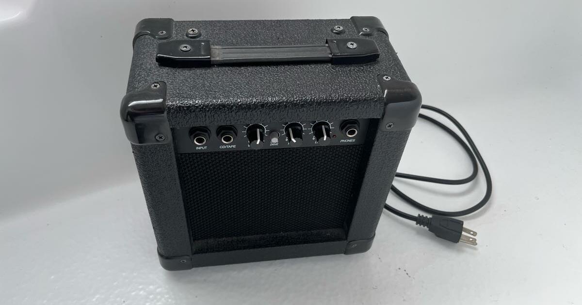 Hollinger Mini Practice Amp for Guitar (10W) for Free in Aurora, IL ...