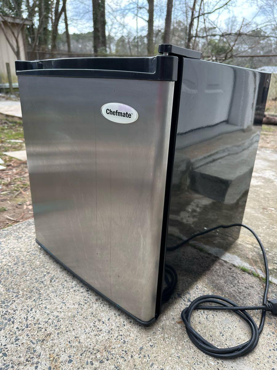 Chefmate mini fridge for $15 in Durham, NC | For Sale & Free — Nextdoor