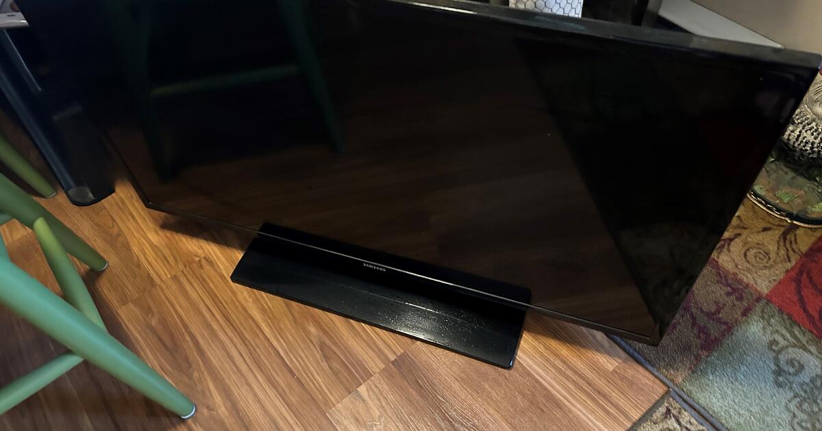 40" Samsung Flat Screen TV (not a smart tv) for $50 in Southampton, NJ ...
