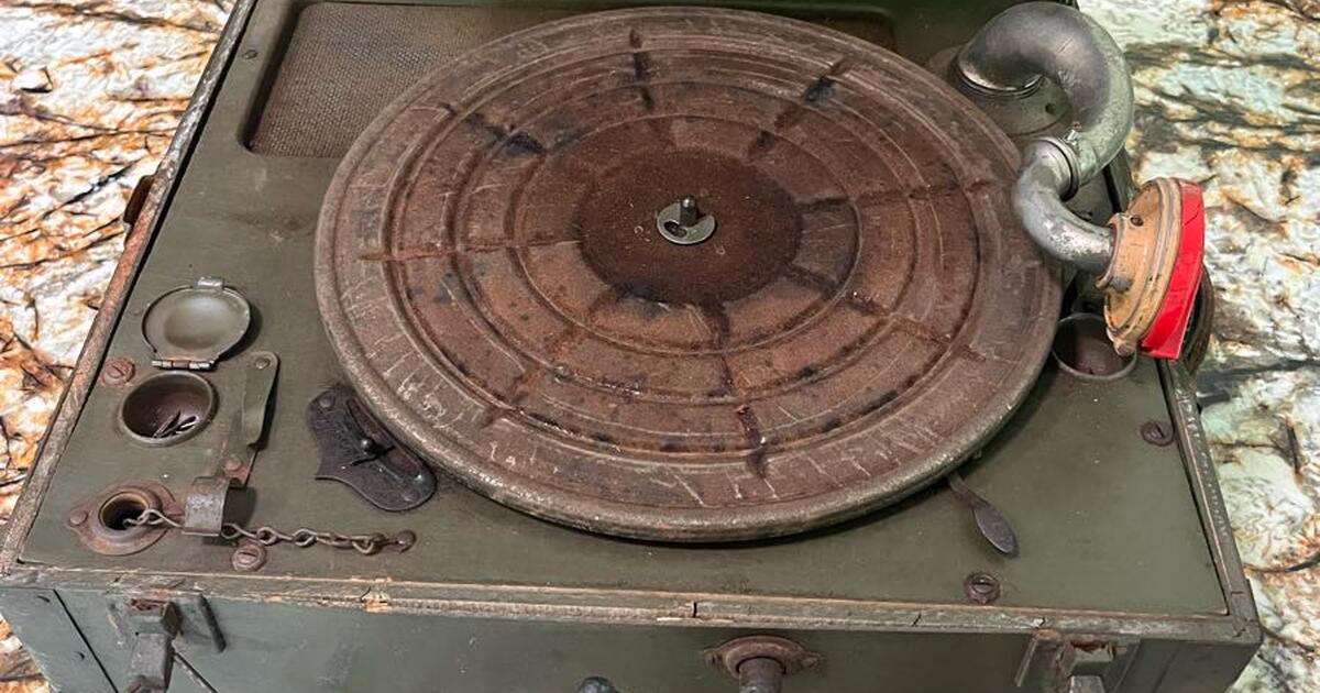 World war 2 phonograph for Free in Aledo, TX | Finds — Nextdoor