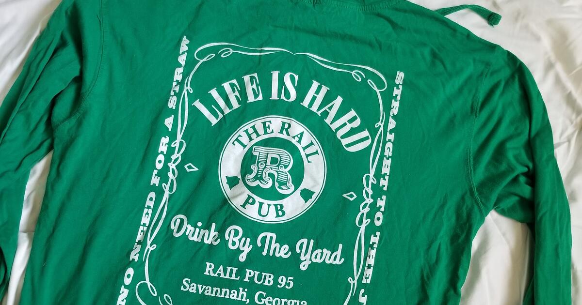 the rail pub bar zipper hoodie ladies size large for $8 in Niles, IL ...