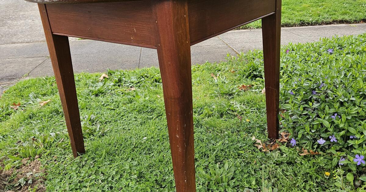 Round Table, Racks for Free in Portland, OR | For Sale & Free — Nextdoor
