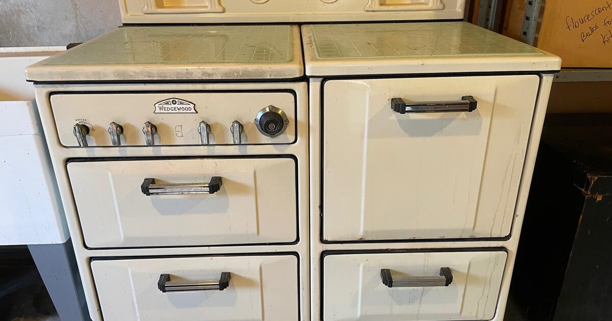 ***FREE*** Wedgewood 1930's Gas Stove with oven, broiler, & heater for ...