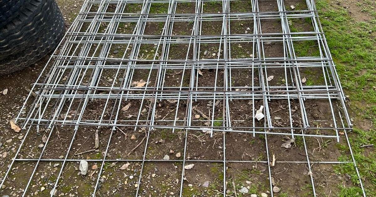 Metal Wire Grid Panels 15 left for $10 in Palo Cedro, CA | For Sale ...