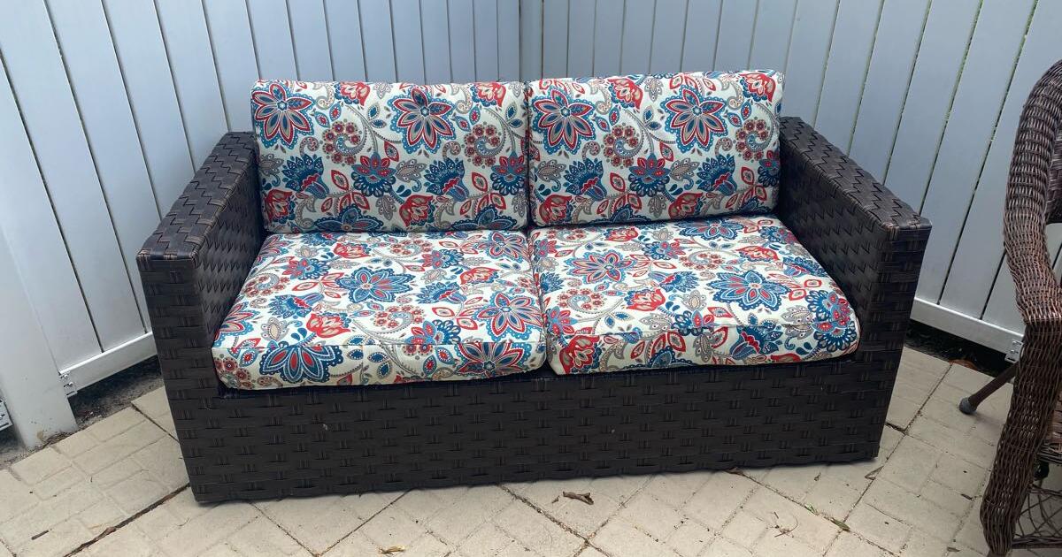 Resin outdoor wicker couch. for $135 in Dunnellon, FL | For Sale & Free ...