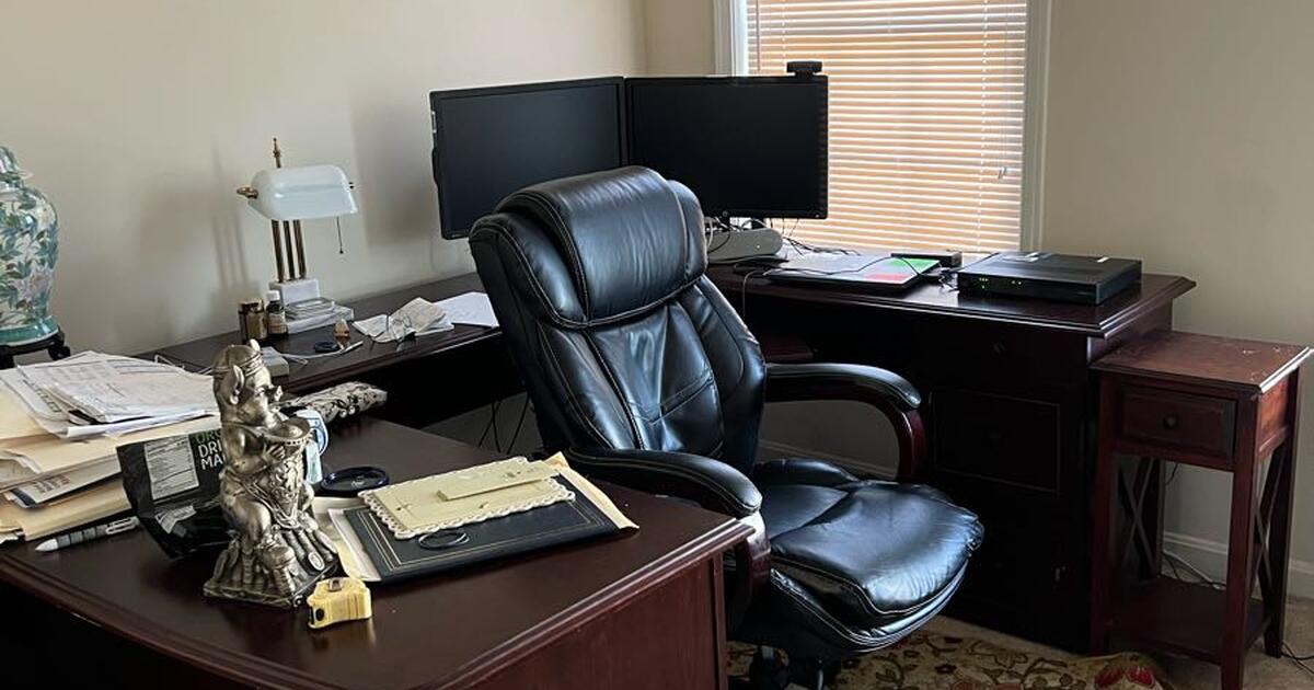 Office Desk for Free in Alexandria, VA | For Sale & Free — Nextdoor