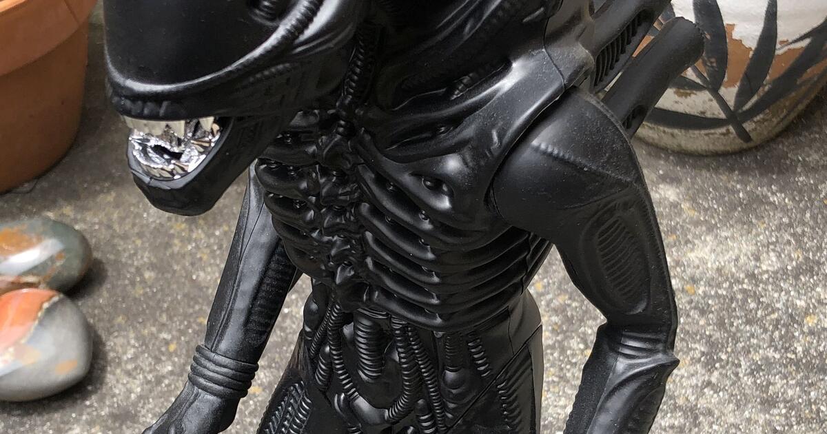 "Alien" and "Aliens" LARGE Kenner-derived action figures from Gentle ...