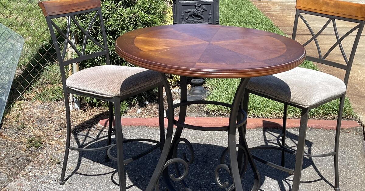 Free table and chairs! in Tampa, FL | Finds — Nextdoor