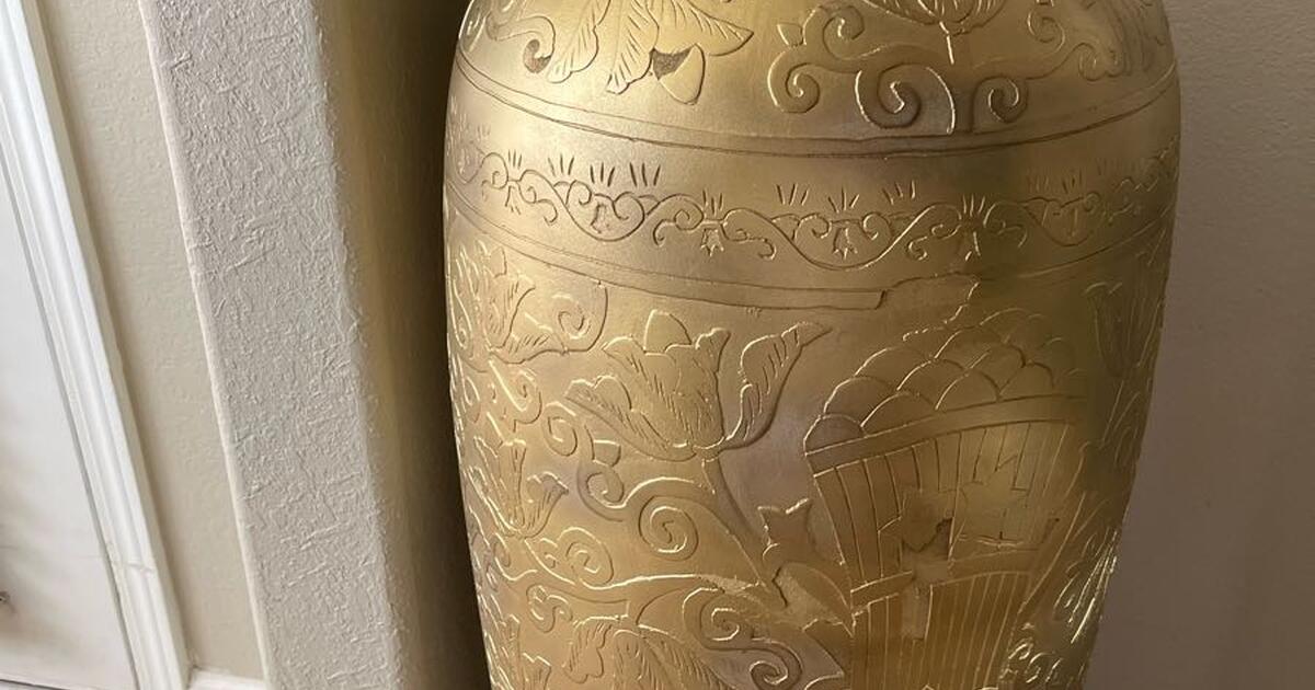 Large Decorative Gold Vase for $50 in McDonough, GA | For Sale & Free ...