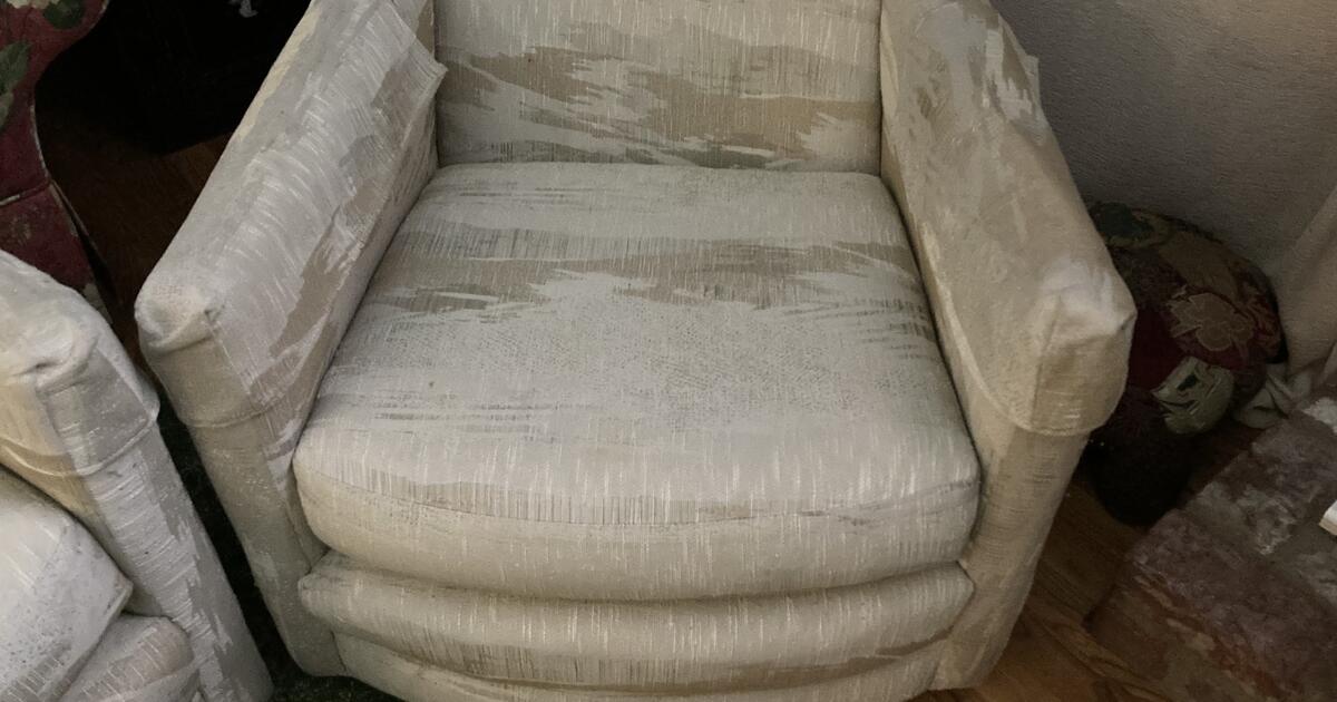 2 comfy low riding chairs on casters $25 for both for $25 in Nashville ...