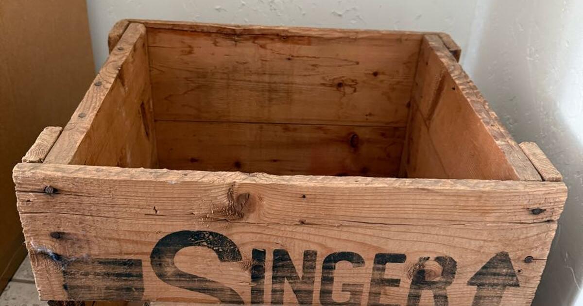 Vintage Singer Sewing Machine Crate for $50 in Sahuarita, AZ | For Sale ...