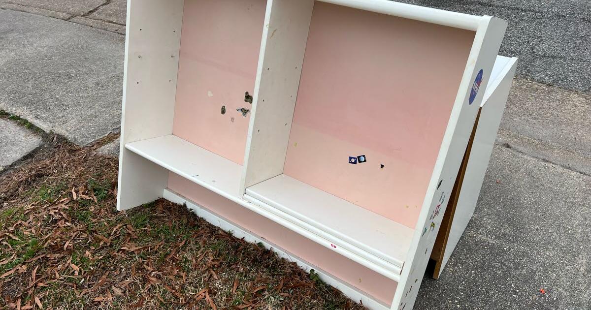 FREE desk with bookshelf attachment!!! FREEEEEEE!!! for Free in ...