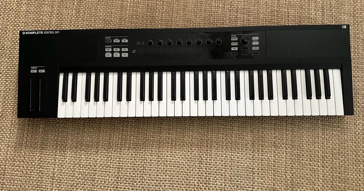 Native Instruments Komplete Kontrol s61 mk1 for $100 in Solon, OH | For ...