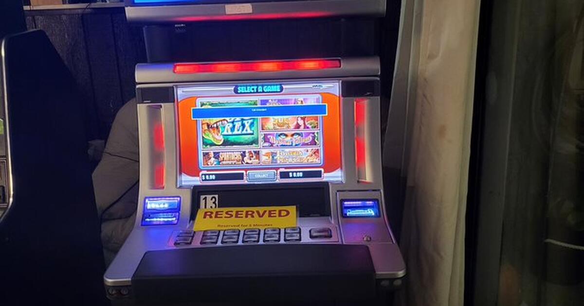 WILLIAMS PROFESSIONAL SLOT MACHINE for $250 in Edgewater, FL | For Sale ...