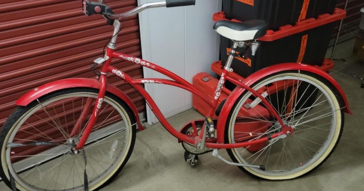 🚴‍♀️ Weekends are for cruising on a RED BEACH CRUISER for Free in ...